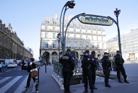 New statistics: crime soars on Paris Metro 遊法要注意：地鐵火車扒竊攻擊劇增 - Taipei Times