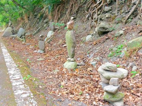 Mysterious stone stacks revealed to have prosaic origins - Taipei Times