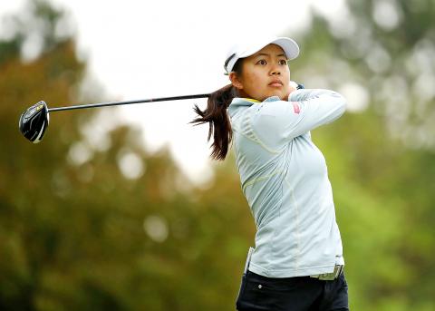 Hsu roars to share of lead with Lewis - Taipei Times