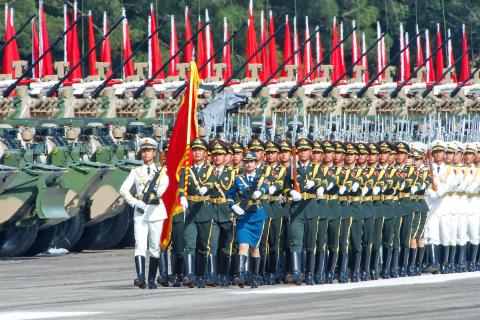 Xi oversees massive military parade - Taipei Times