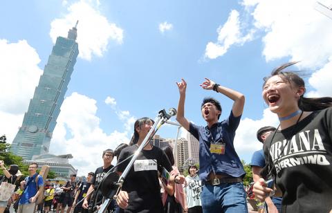 Hundreds perform at Taipei event - Taipei Times