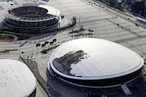 Violence, chaos plague Rio one year after Olympics - Taipei Times