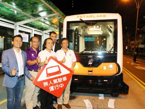 ‘Smart’ bus passes tests with positive reviews - Taipei Times
