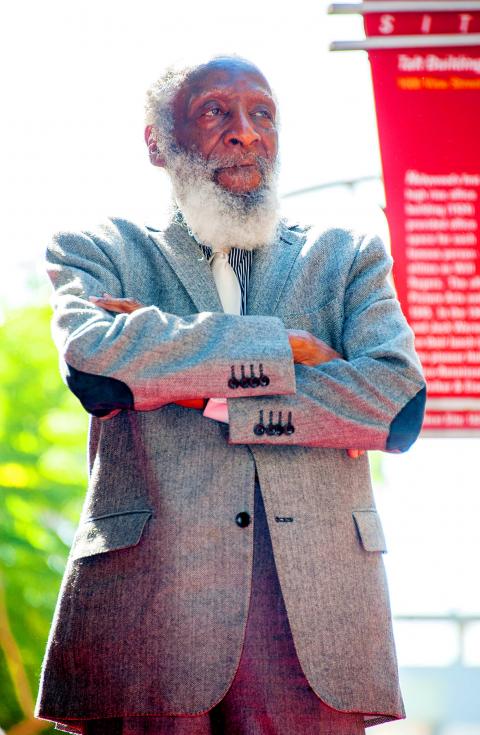 US comedian, rights activist Gregory dies - Taipei Times