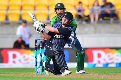 Colin Munro stars with bat as Black Caps rout Pakistan - Taipei Times