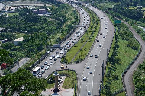 HOV policy put on northbound freeway lanes - Taipei Times