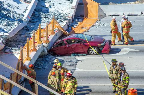 Footbridge collapse in Miami kills six - Taipei Times