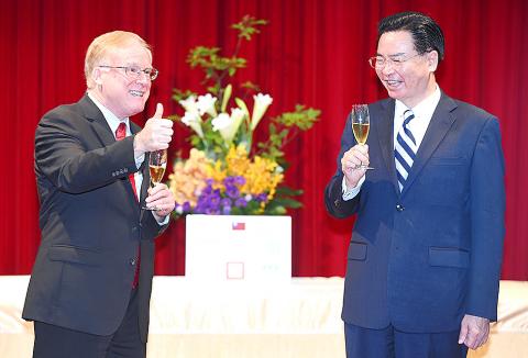 Wu confers medal on Robert Forden - Taipei Times