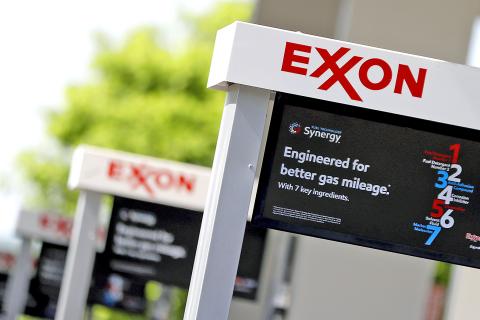 Exxon Mobil gives US$1m to lobby for US carbon tax - Taipei Times