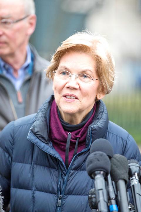Warren enters 2020 White House race - Taipei Times