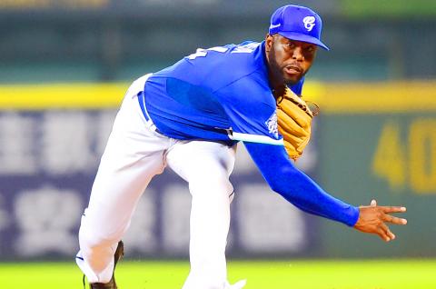 Foreign pitchers Sosa, Chinen rack up first CPBL wins - Taipei Times