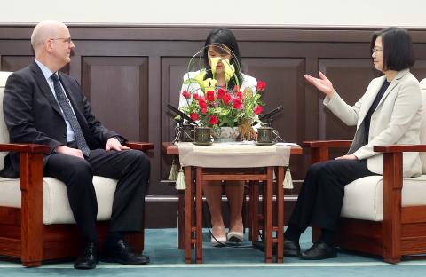 US official talks of deepening ties with Taiwan - Taipei Times