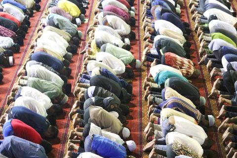 Ramadan in Indonesia 伊斯蘭齋戒月 印尼穆斯林奉獻反省度聖月 - Taipei Times