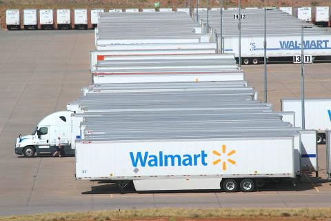 Walmart plans to deliver groceries to people’s fridges - Taipei Times