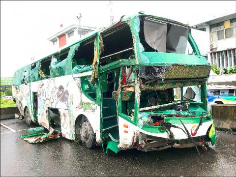 Authorities probe Aloha after bus crash kills three - Taipei Times