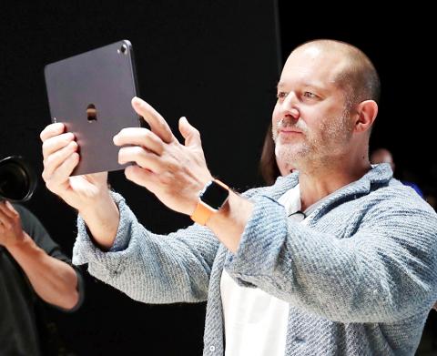 Apple design chief leaving to start firm - Taipei Times