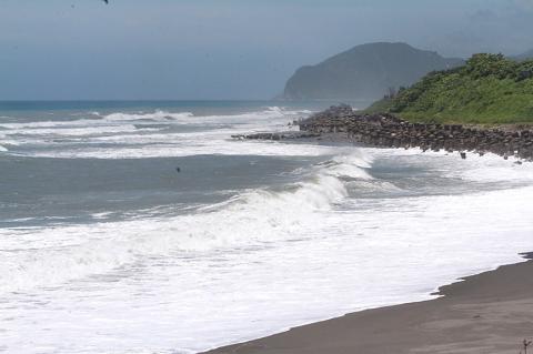 Tropical storm’s threat to Taiwan fades - Taipei Times