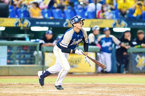 Monkeys on cusp of another title - Taipei Times