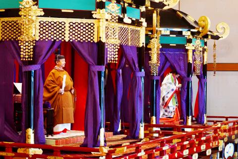 Japan imperial couple face heavy burden of tradition - Taipei Times