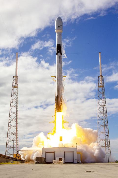 SpaceX launches second batch of mini satellites for global Internet ...