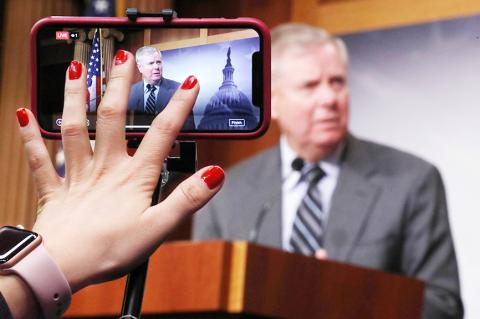 Apple buys start-up to improve iPhone photos - Taipei Times