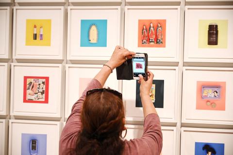 Detained migrants’ trash inspires US janitor’s art - Taipei Times