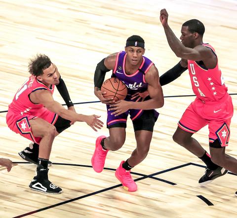 Team USA rally to beat Team World - Taipei Times