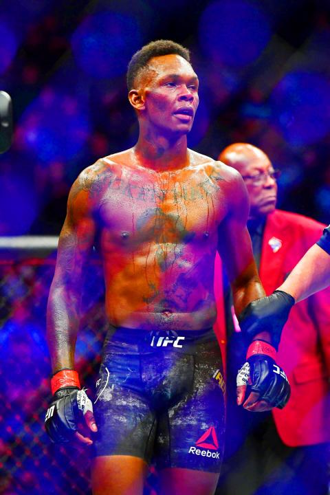 Zhang keeps title at UFC - Taipei Times