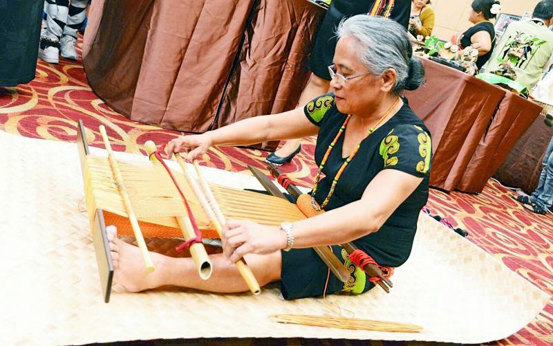 Pingtung recognizes achievements of Paiwan weavers - Taipei Times