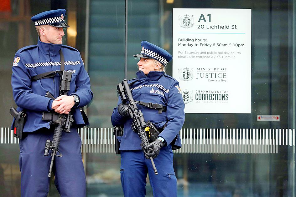 New Zealand drops armed police plan - Taipei Times