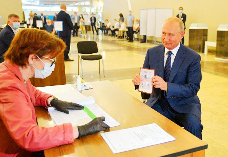 Kremlin hails ‘triumphant vote’ for Putin - Taipei Times
