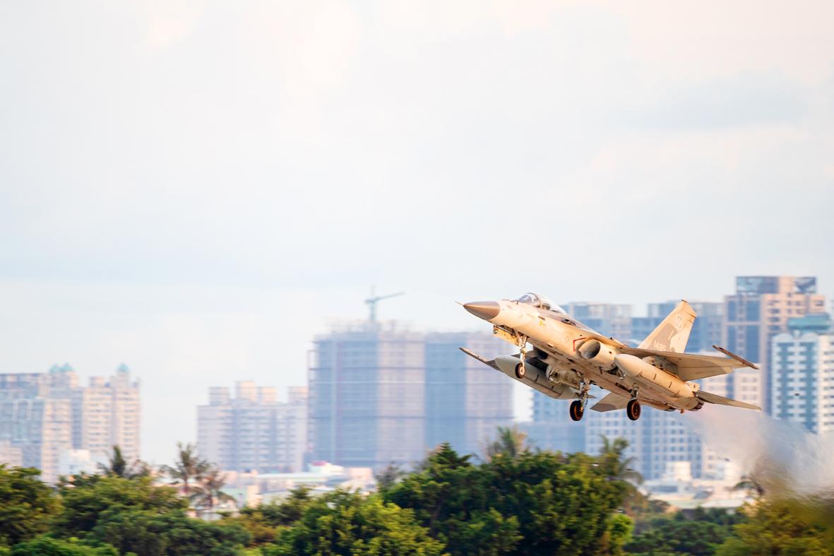 Fighters intercept stimulated attack on day 2 of drill - Taipei Times