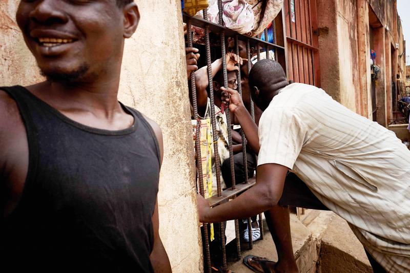 Virus Outbreak: In Mali’s largest prison, coronavirus kept at bay ...