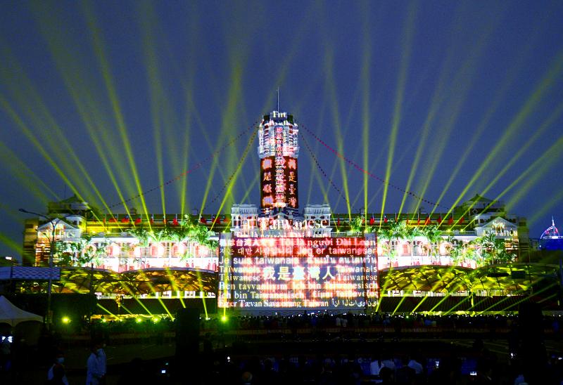 Photo News: Double Ten National Day celebrations 從照片看新聞：雙十國慶 慶祝活動登場 ...