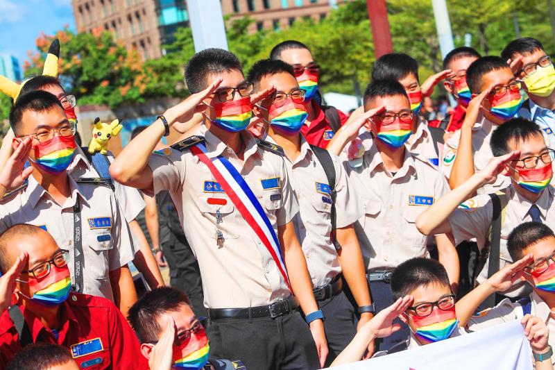 Photo News: Over 130,000 people march in Taiwan LGBT Pride 從照片看新聞︰ 十三萬人 ...