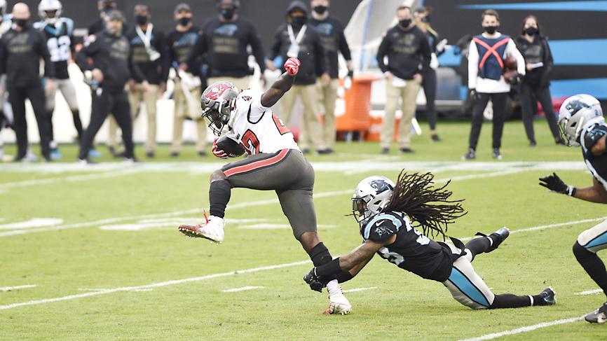 Tom Brady’s Bucs bounce back to trounce Panthers - Taipei Times