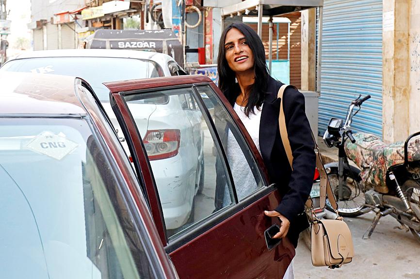 Judge goal for Pakistan’s first transgender lawyer - Taipei Times