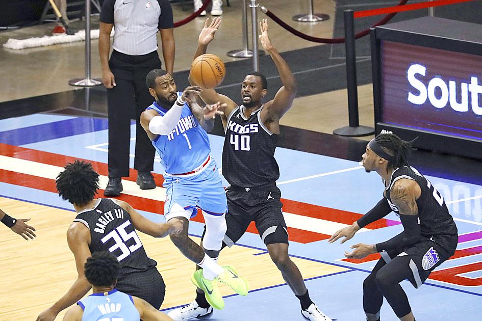 John Wall makes Rockets debut in win - Taipei Times