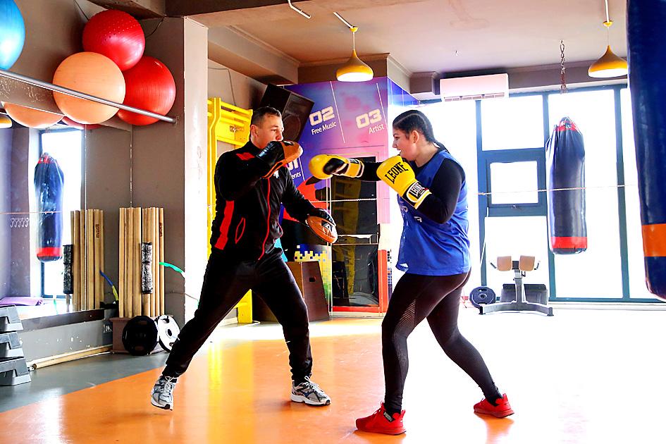 Albania gets first and only female competitive boxer - Taipei Times