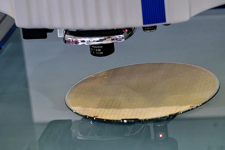 Taiwan chip industry sets record production value - Taipei Times