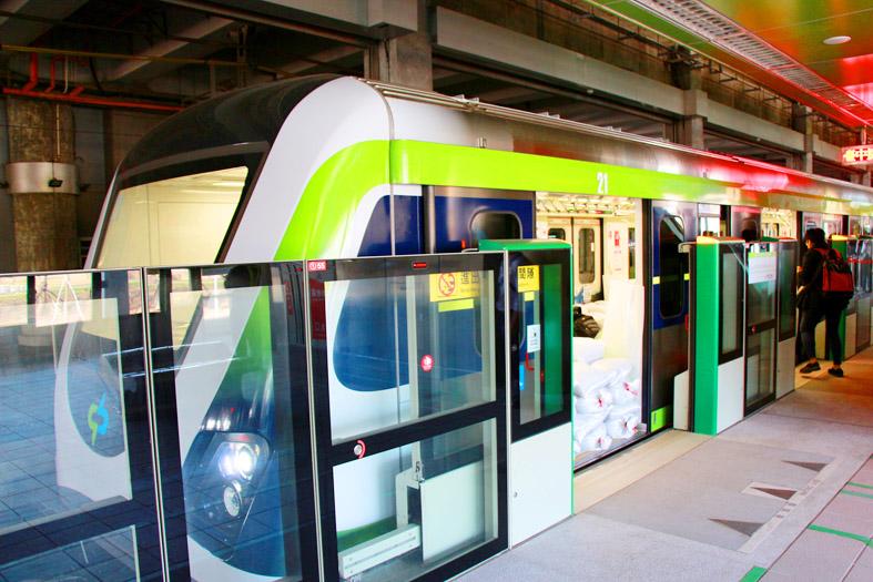 Taichung’s MRT to resume testing with passengers - Taipei Times
