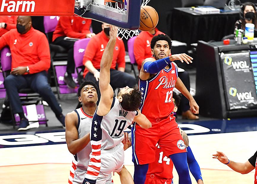 Embiid hurt in 76ers win over Wizards - Taipei Times
