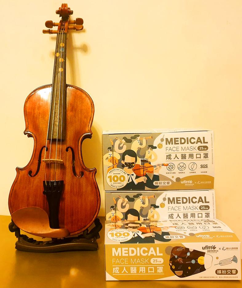 Live performances offer themed masks - Taipei Times