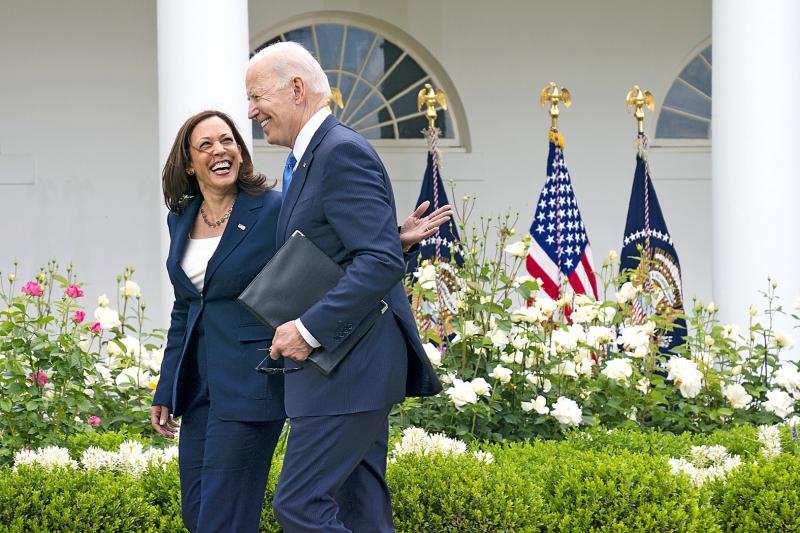 COVID-19: Biden relaxes mask rule for vaccinated Americans - Taipei Times