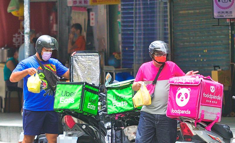 COVID-19: Food delivery workers need jabs, foundation says - Taipei Times