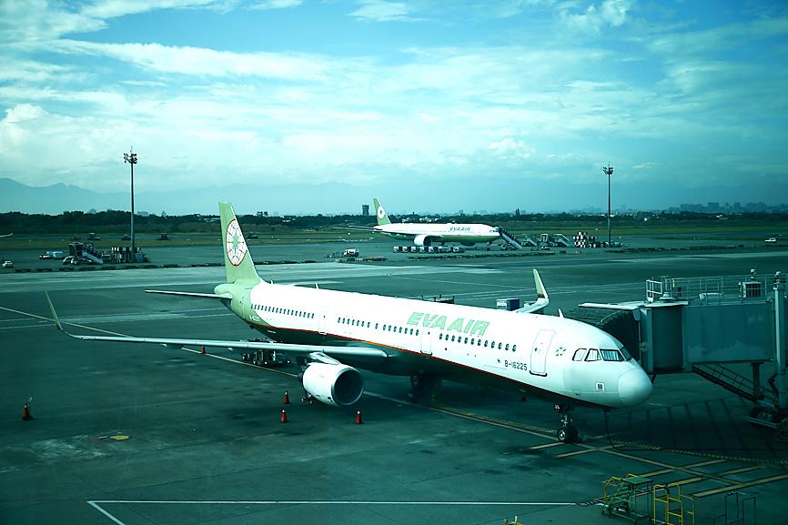 EVA to add passenger flights to the US - Taipei Times