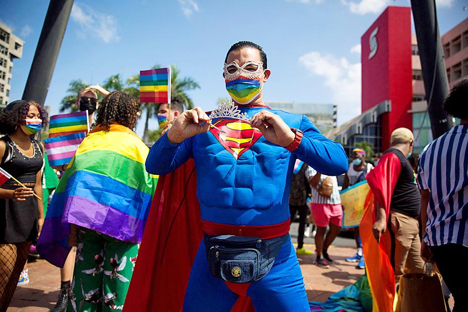 Writer says new Superman bisexual; ‘not a gimmick’ - Taipei Times