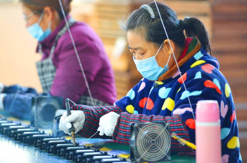 Chinese factory output edges up - Taipei Times