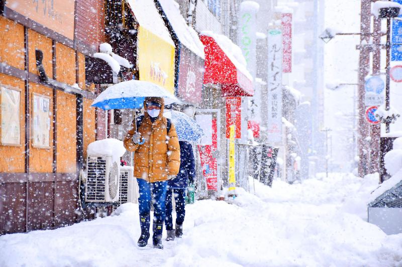 Snow causes travel chaos in Japan - Taipei Times