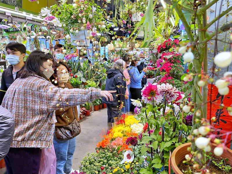 Nonstop shopping - Taipei Times